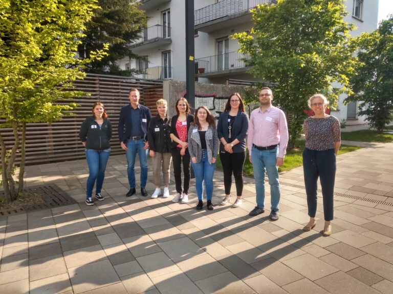 Der direkte Draht in die Praxis: im Tandem zum Berufseinstieg – htw ...